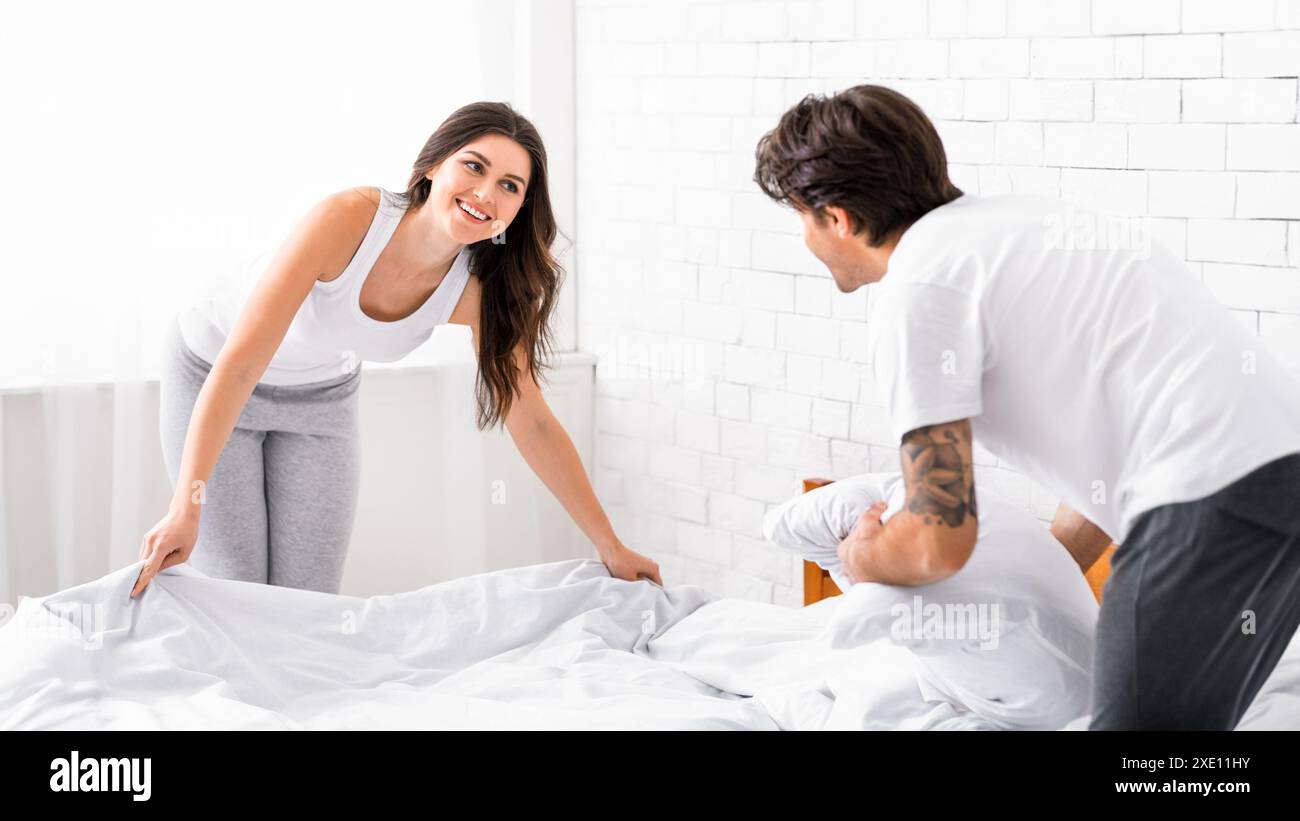 Clean sheets man woman bed hi-res stock photography and images - Alamy