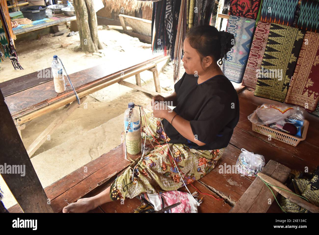 learn to weave traditional cloth typical of the Sasak tribe in Sade ...