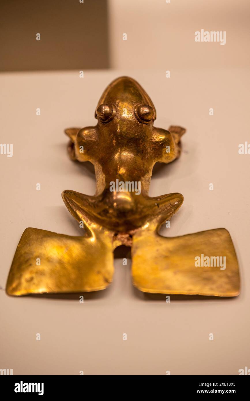 Gold Pre-columbian artefact, Pre-Columbian Gold Museum, San Jose, Costa ...