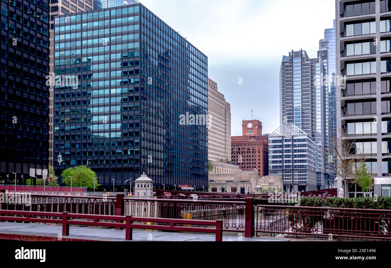 Street and riverview scenes in downtown chicago Stock Photo - Alamy