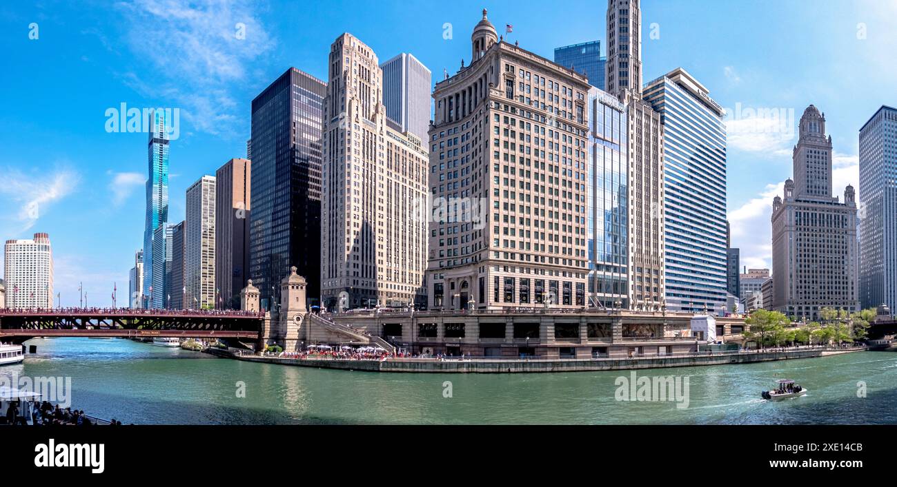 Street and riverview scenes in downtown chicago Stock Photo - Alamy