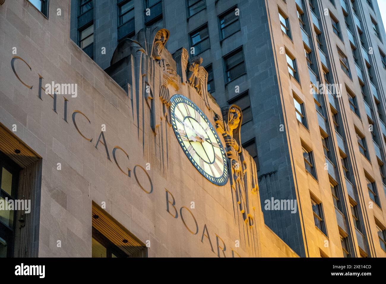 street and riverview scenes in downtown chicago Stock Photo - Alamy