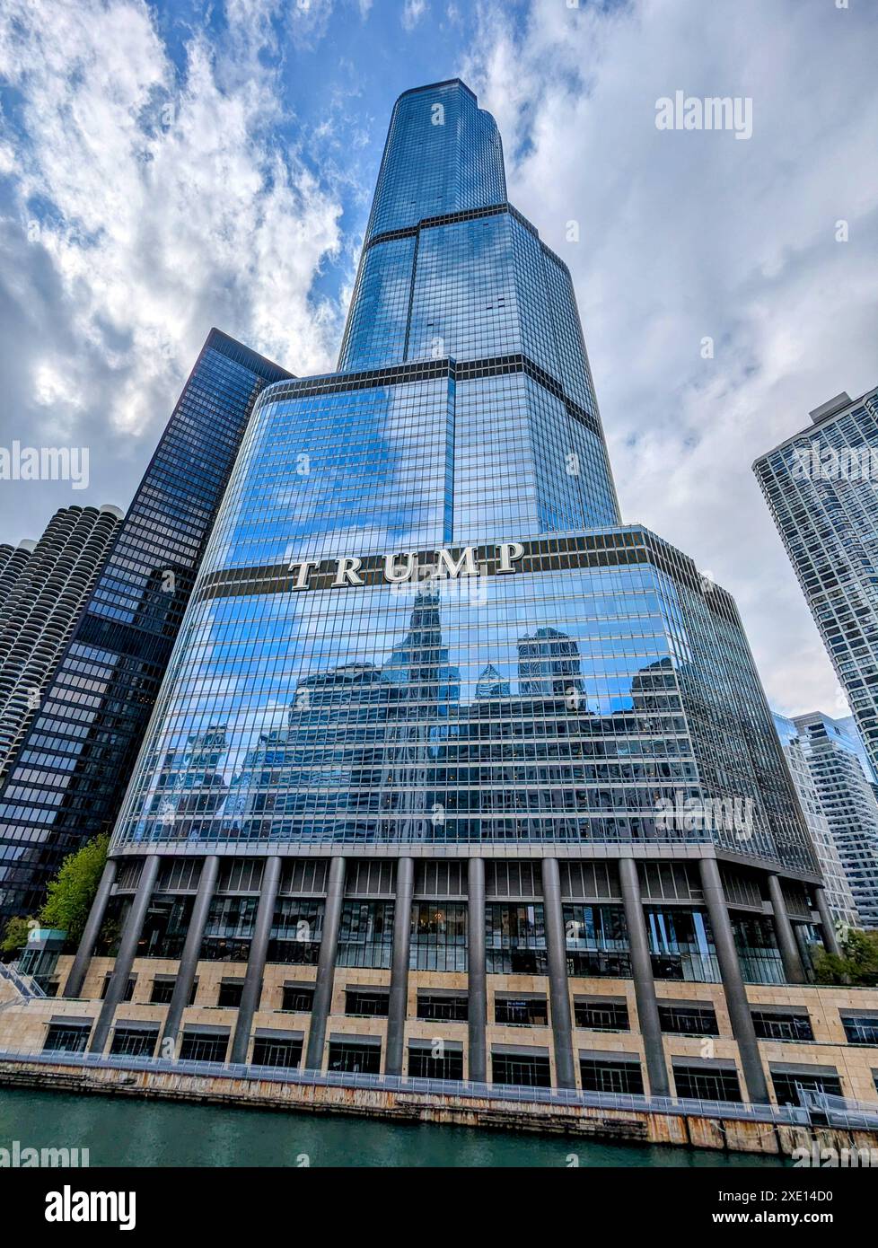Street and riverview scenes in downtown chicago Stock Photo - Alamy