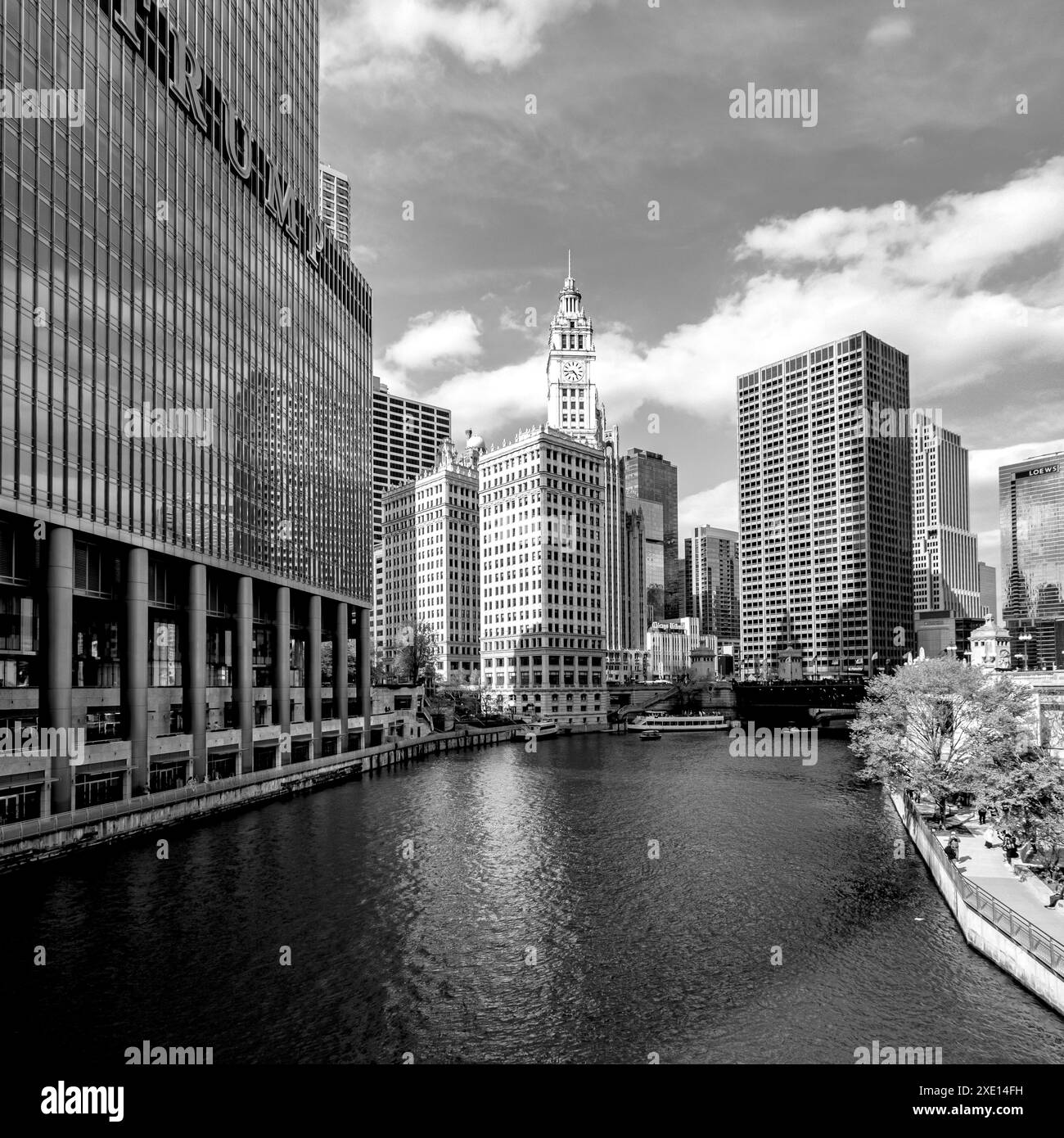 Street and riverview scenes in downtown chicago Stock Photo - Alamy