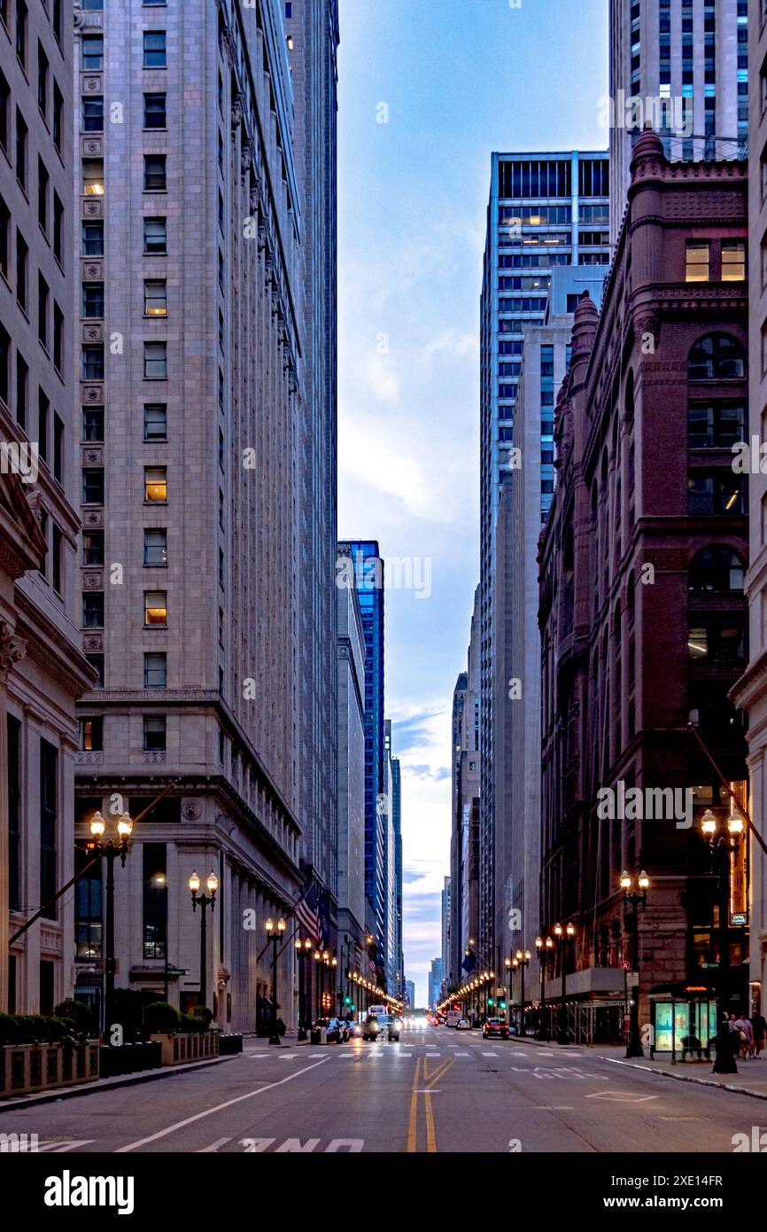 street and riverview scenes in downtown chicago Stock Photo - Alamy