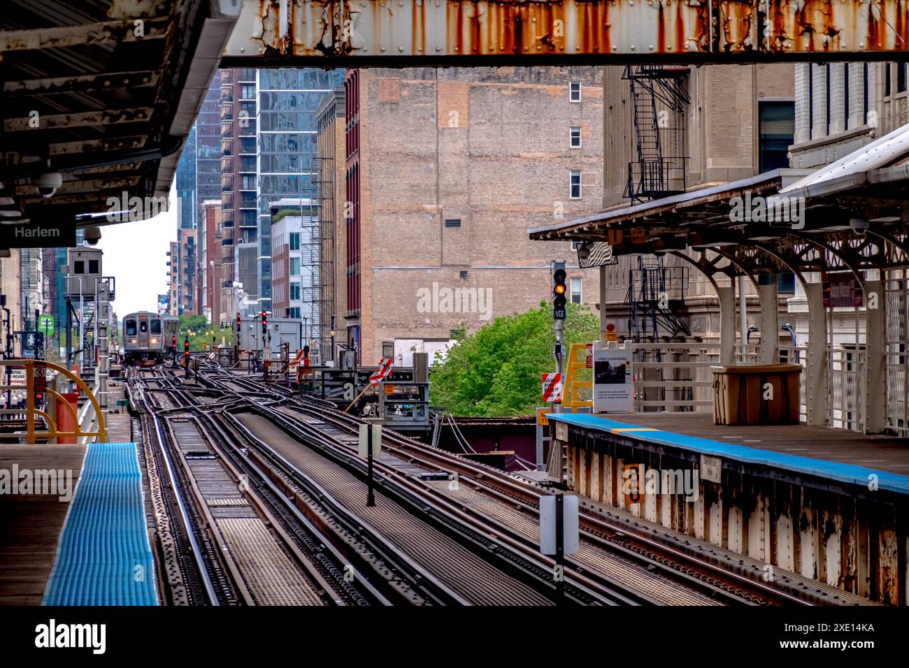 chicago city subway station and train scenes Stock Photo - Alamy