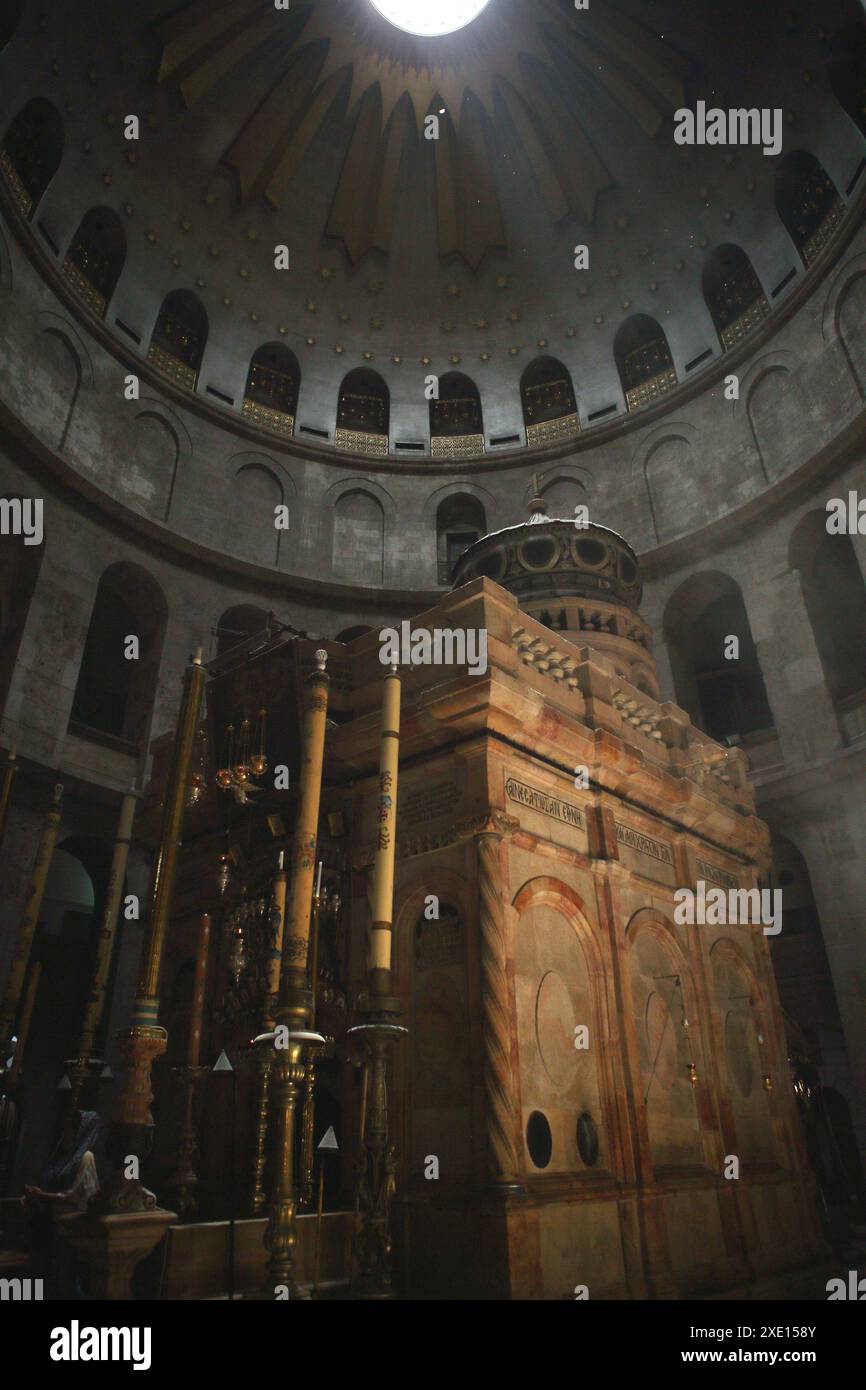 Aedicule in the Holy Sepulchre where the empty grave of Jesus Christ is ...