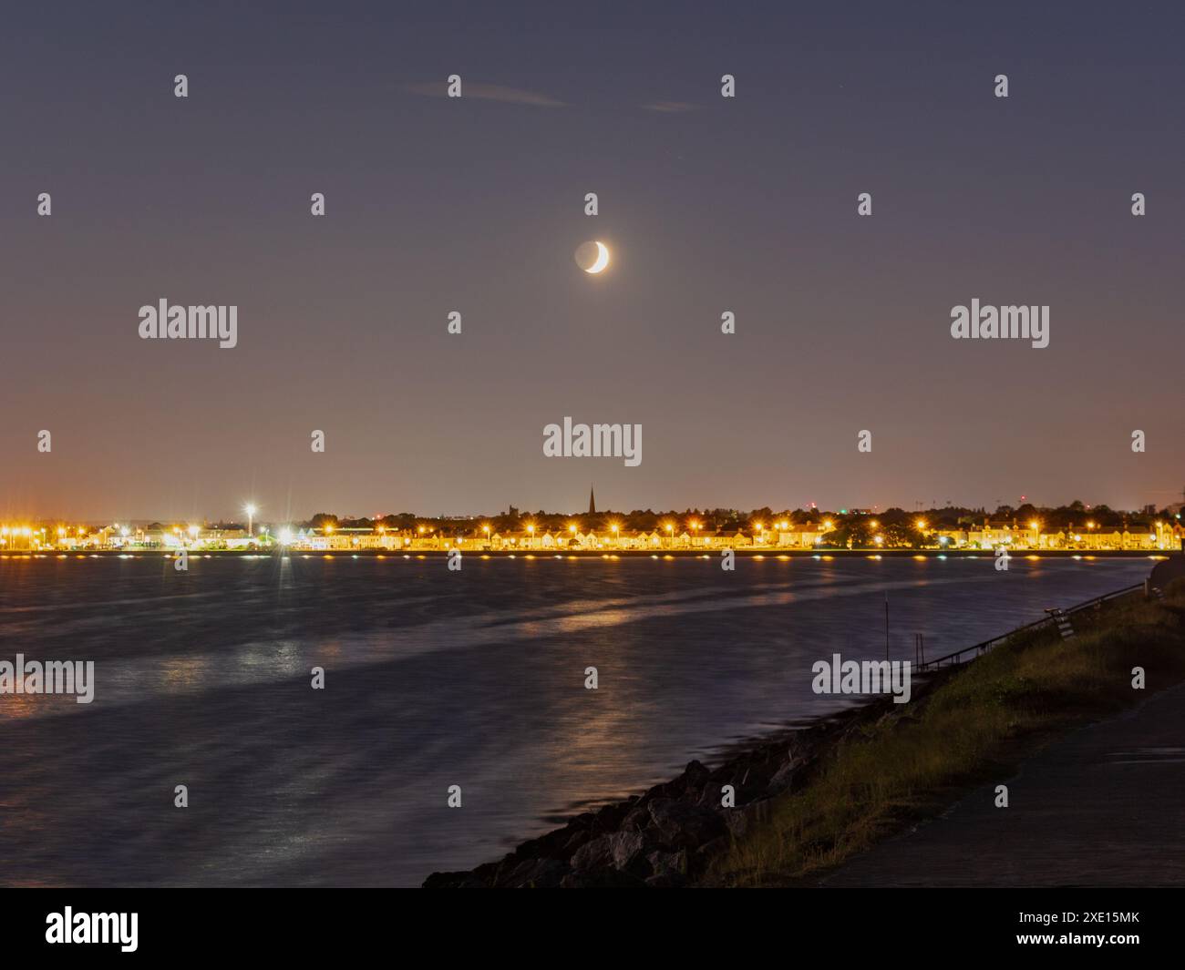 Crescent moon over sea hi-res stock photography and images - Alamy