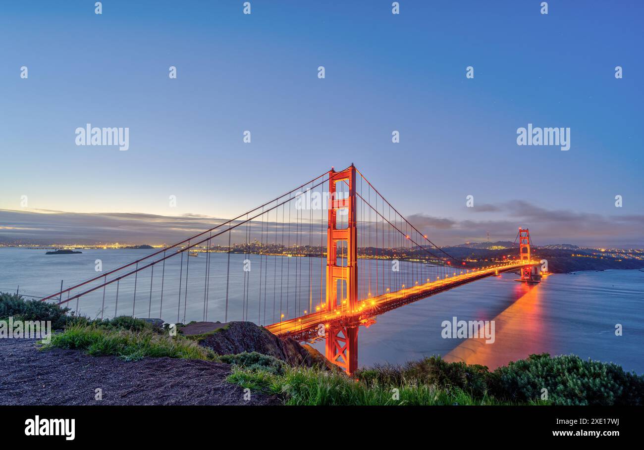 The Golden Gate Bridge in San Francisco at dawn Stock Photo - Alamy