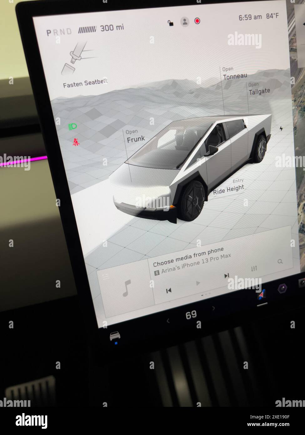 Tesla user interface hi-res stock photography and images - Alamy