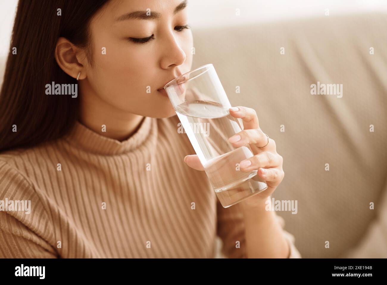 Chinese woman clean drinking water hi-res stock photography and images ...