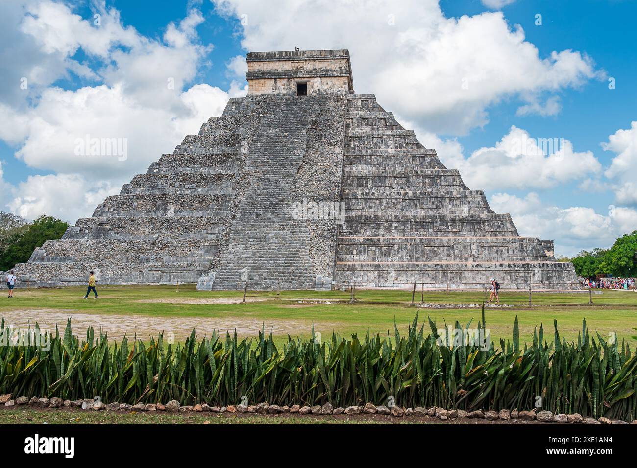 Temple of Kukulcan in Chichen Itza Stock Photo - Alamy