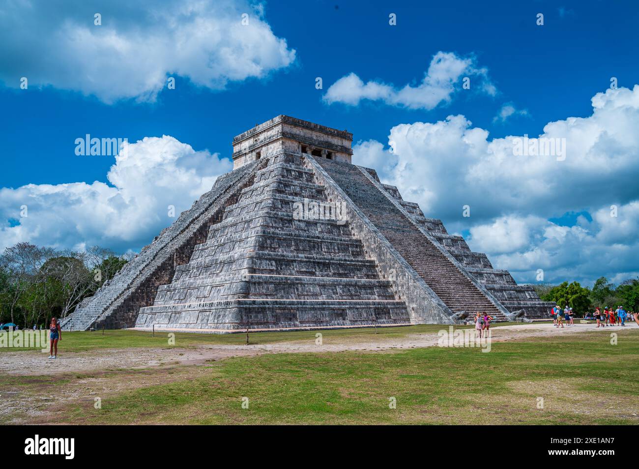 Temple of Kukulcan in Chichen Itza Stock Photo - Alamy