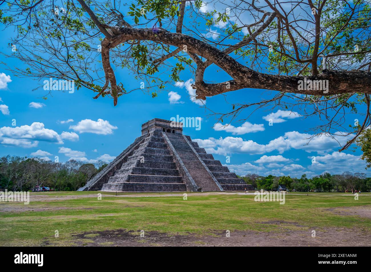 Temple of Kukulcan in Chichen Itza Stock Photo - Alamy
