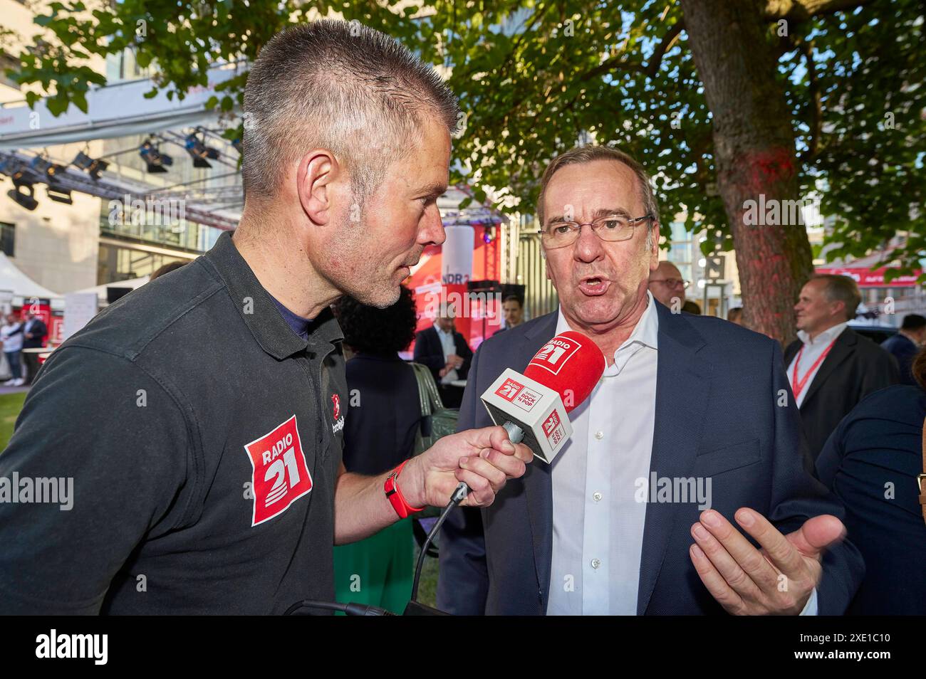 Stephan Hox und Boris Pistorius beim Sommerfest der Niedersächsischen ...