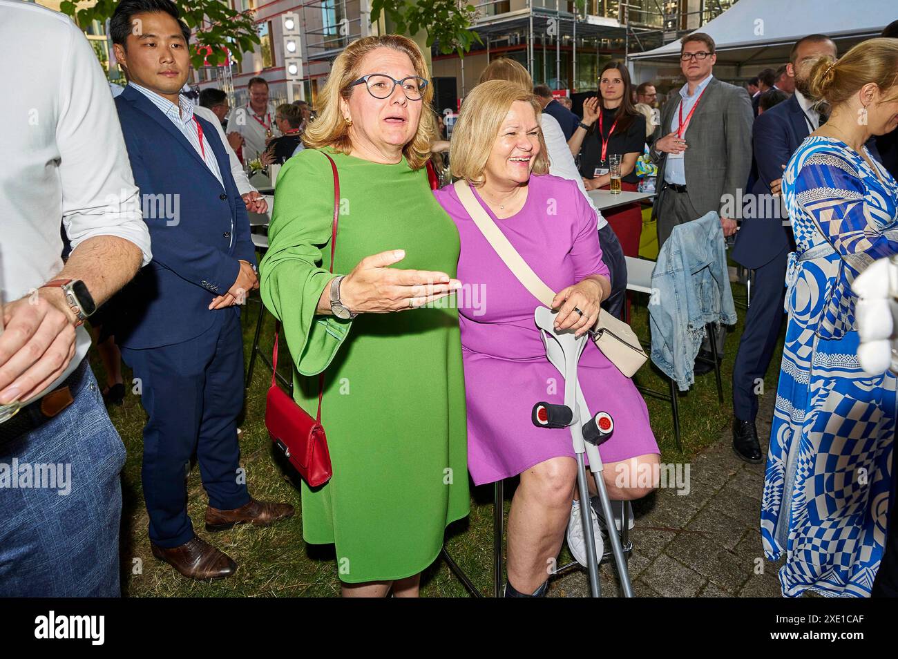 Svenja Schulze und Nancy Faeser beim Sommerfest der Niedersächsischen ...