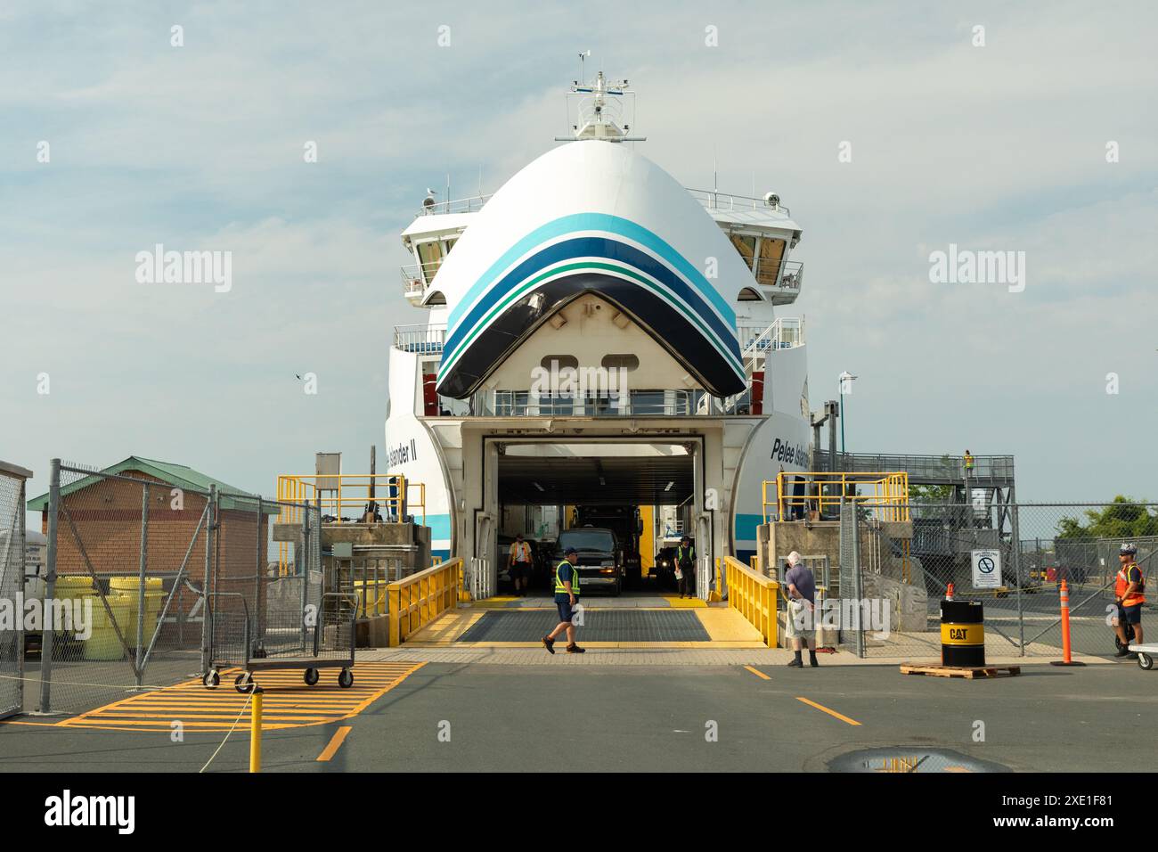 The 'Pelee Islander II' ferry prepares to unload at Leamington, Ont ...