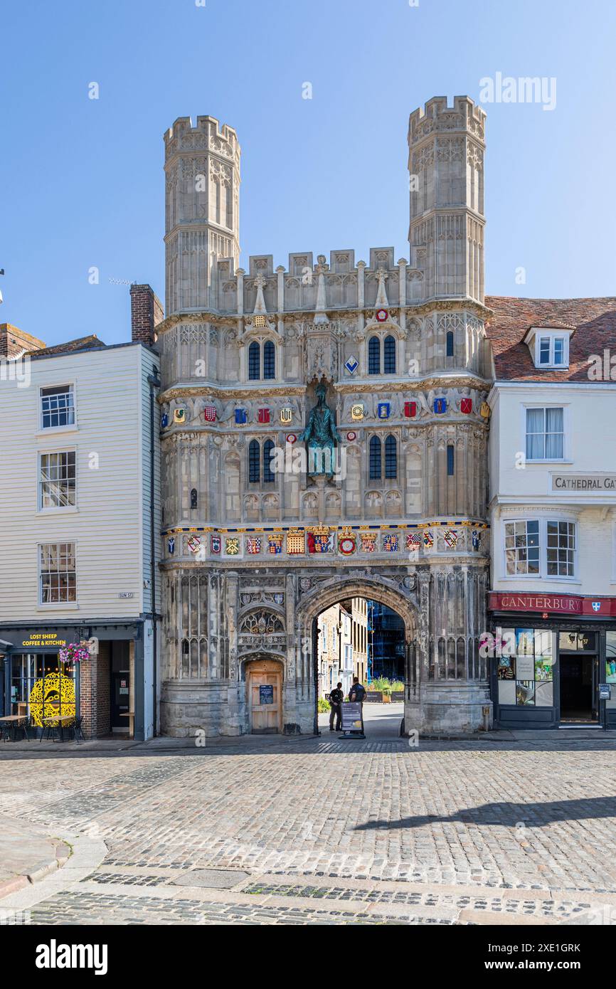 Police officers stood by Canterbury Cathedral’s Christ Church Gate ...