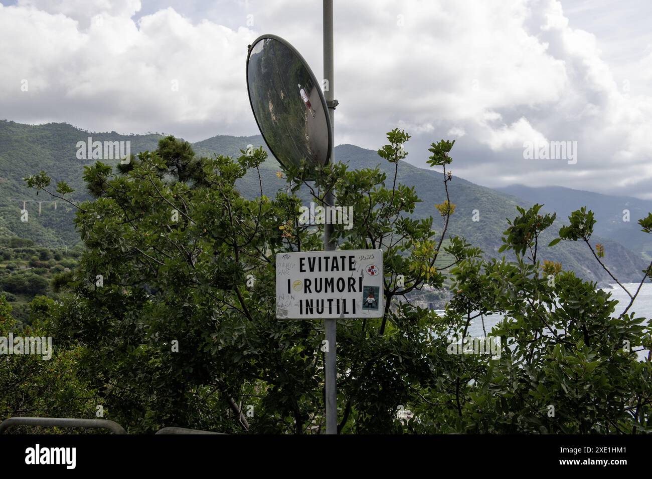 Italian road sign telling people to avoid unnecessary noise. Beautiful ...
