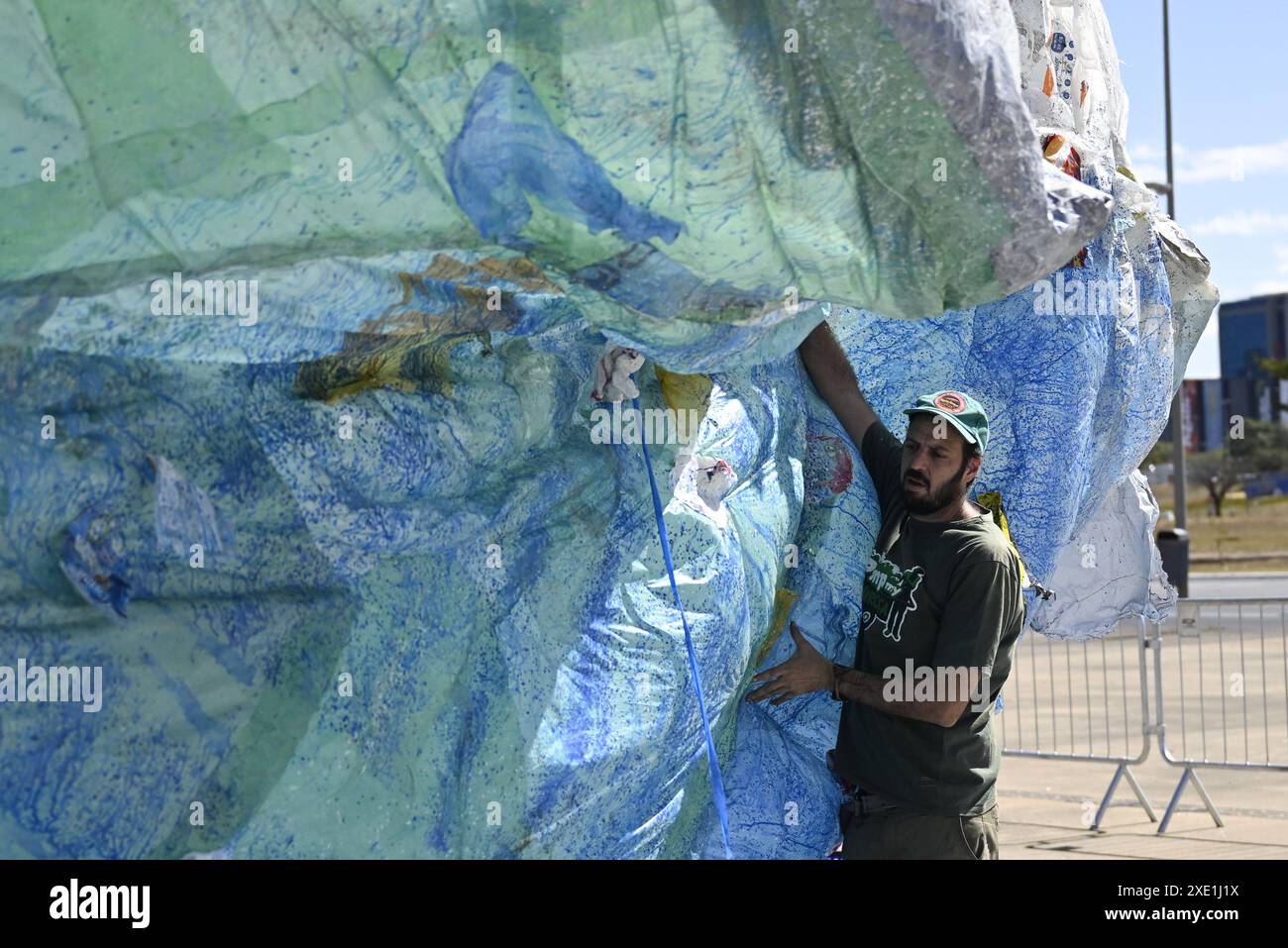 DF - BRASILIA - 06/25/2024 - BRASILIA, THE PLASTIC TSUNAMI - View of a ...
