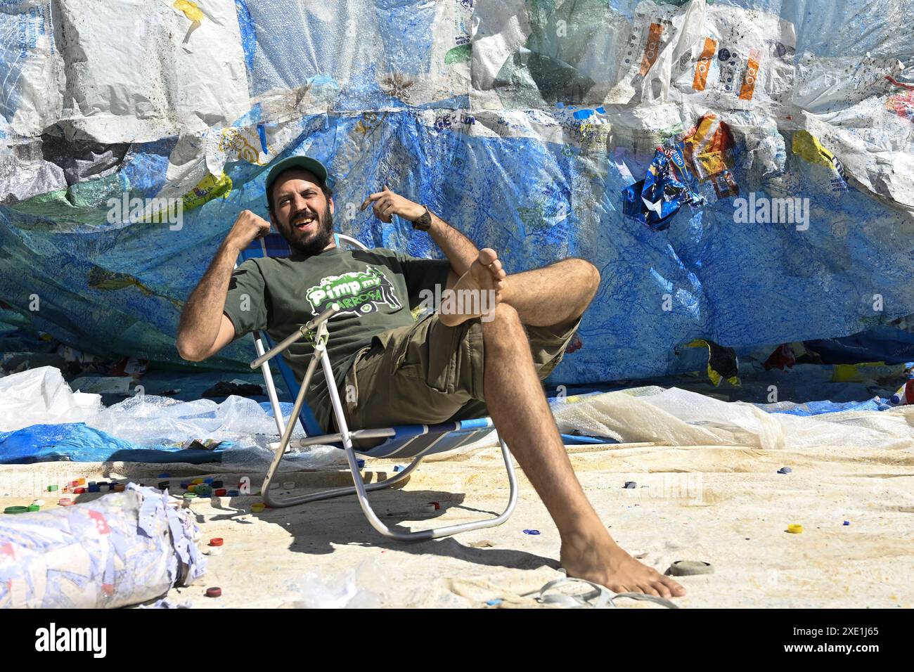 DF - BRASILIA - 06/25/2024 - BRASILIA, THE PLASTIC TSUNAMI - View of a ...