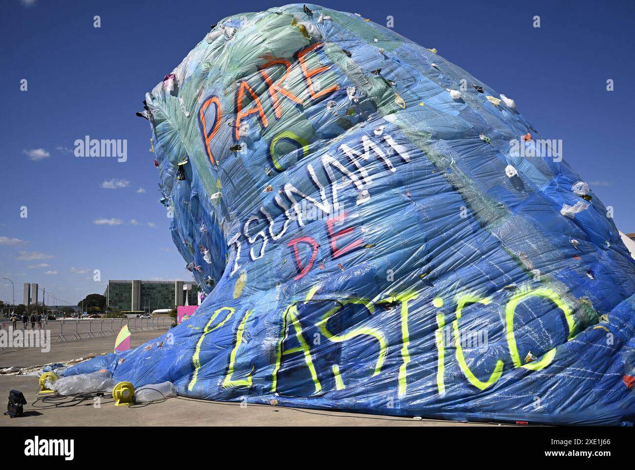 DF - BRASILIA - 06/25/2024 - BRASILIA, THE PLASTIC TSUNAMI - View of a ...