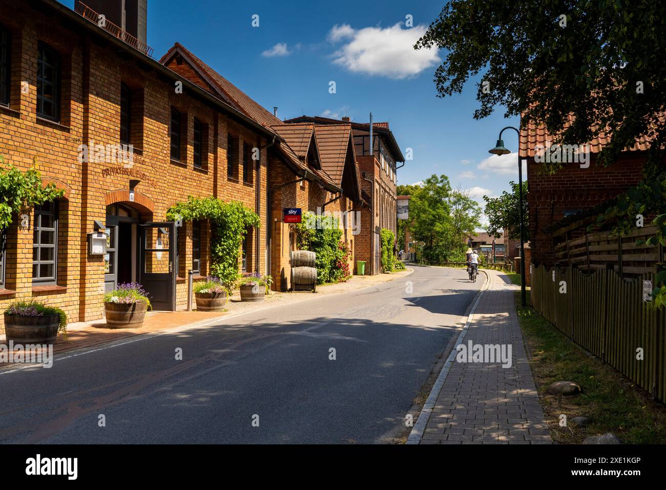 Pearl house hi-res stock photography and images - Alamy