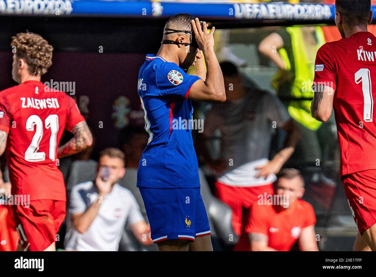 Kylian Mbappe mit Maske (Frankreich, #10) Frankreich vs. Polen, Herren ...