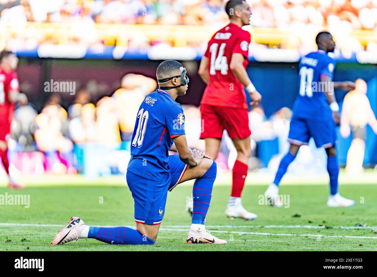 Kylian Mbappe mit Maske (Frankreich, #10) Frankreich vs. Polen, Herren ...