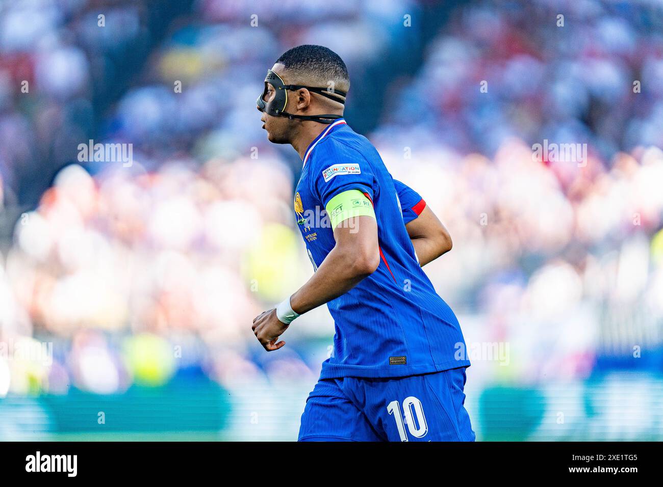 Kylian Mbappe mit Maske (Frankreich, #10) Frankreich vs. Polen, Herren ...