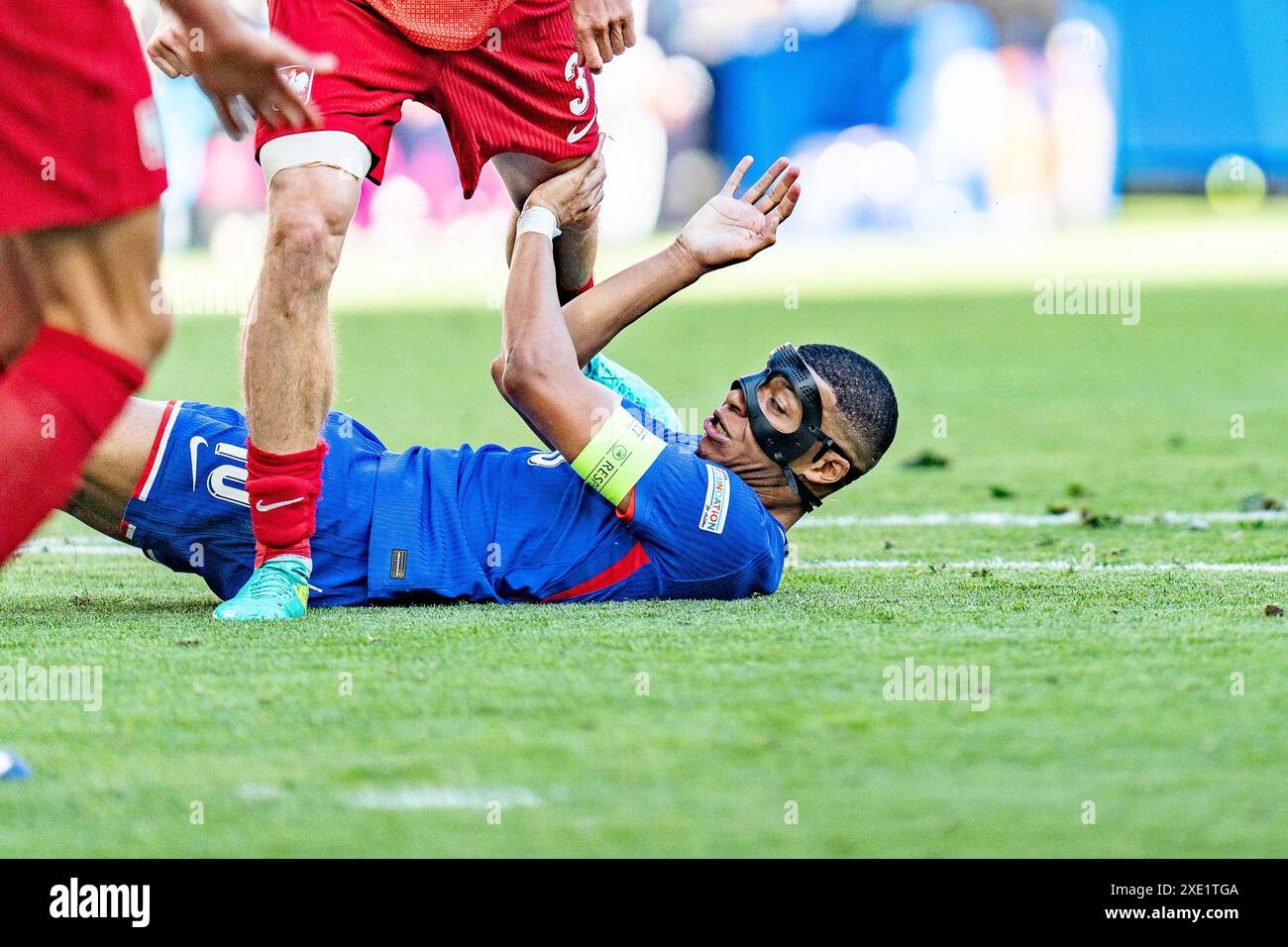 Kylian Mbappe mit Maske (Frankreich, #10) Frankreich vs. Polen, Herren ...