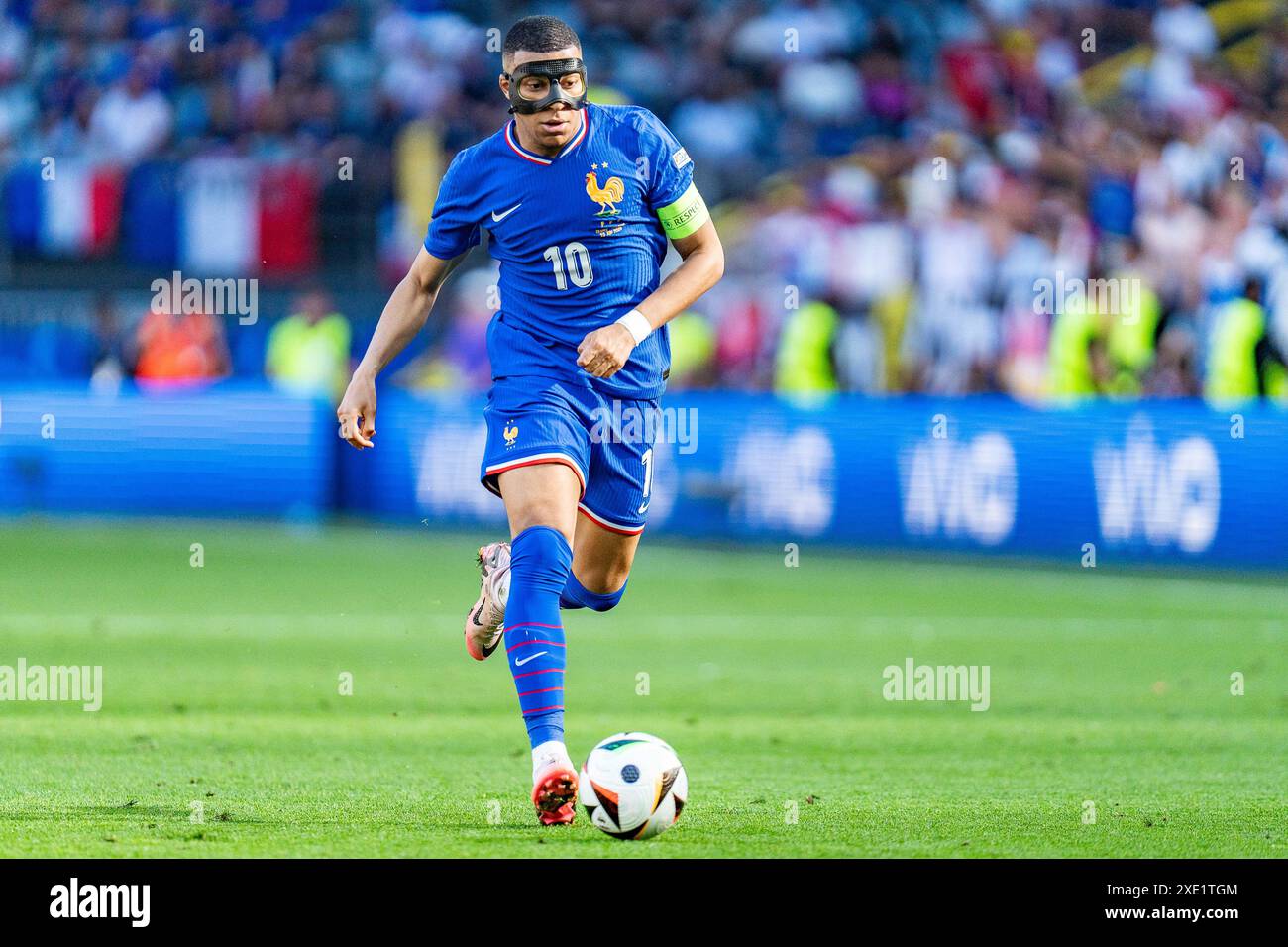Kylian Mbappe mit Maske (Frankreich, #10) Frankreich vs. Polen, Herren ...