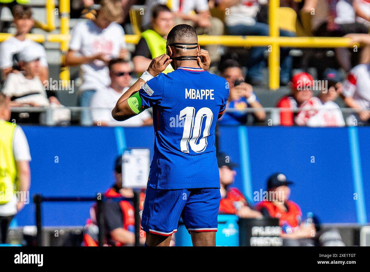 Kylian Mbappe mit Maske (Frankreich, #10) Frankreich vs. Polen, Herren ...
