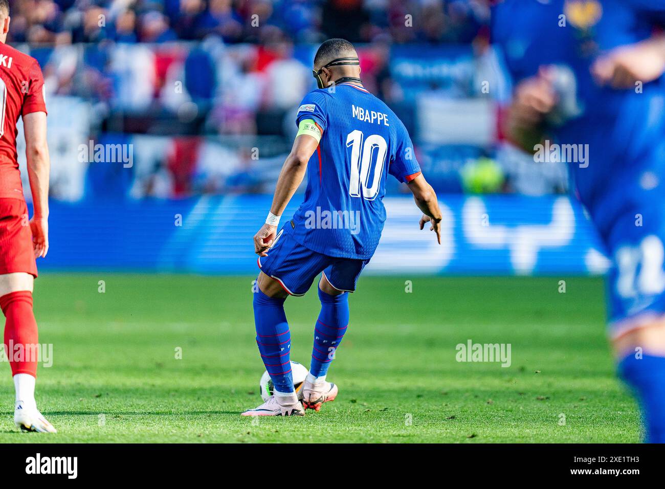 Kylian Mbappe mit Maske (Frankreich, #10) Frankreich vs. Polen, Herren ...