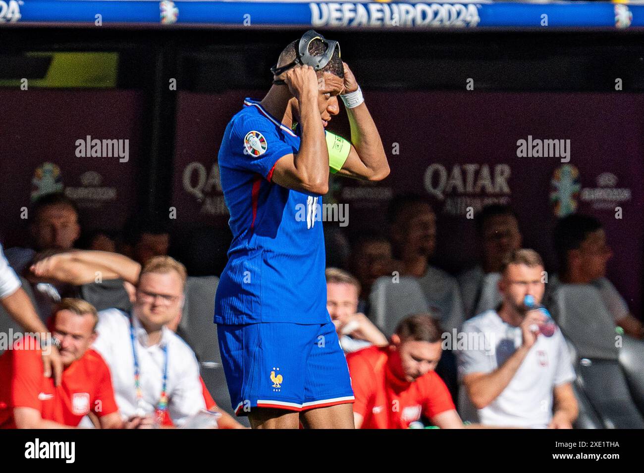Kylian Mbappe mit Maske (Frankreich, #10) Frankreich vs. Polen, Herren ...