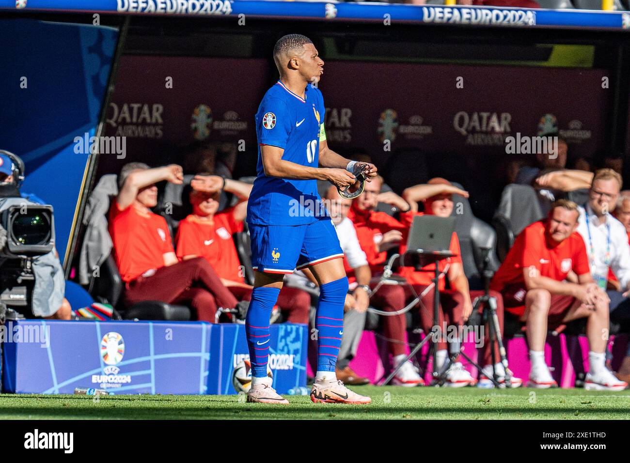 Kylian Mbappe mit Maske (Frankreich, #10) Frankreich vs. Polen, Herren ...
