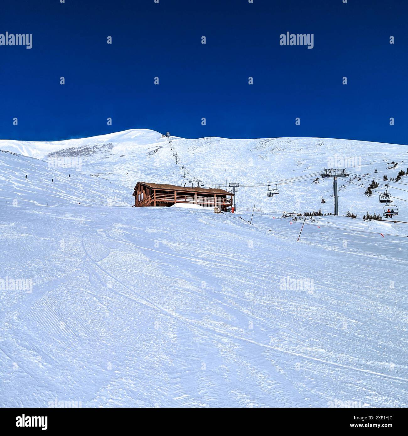 sunny day on slopes in breckenridge colorado ski resort Stock Photo - Alamy