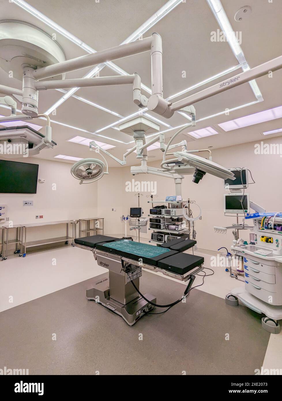 New Operating room with modern equipment Stock Photo - Alamy