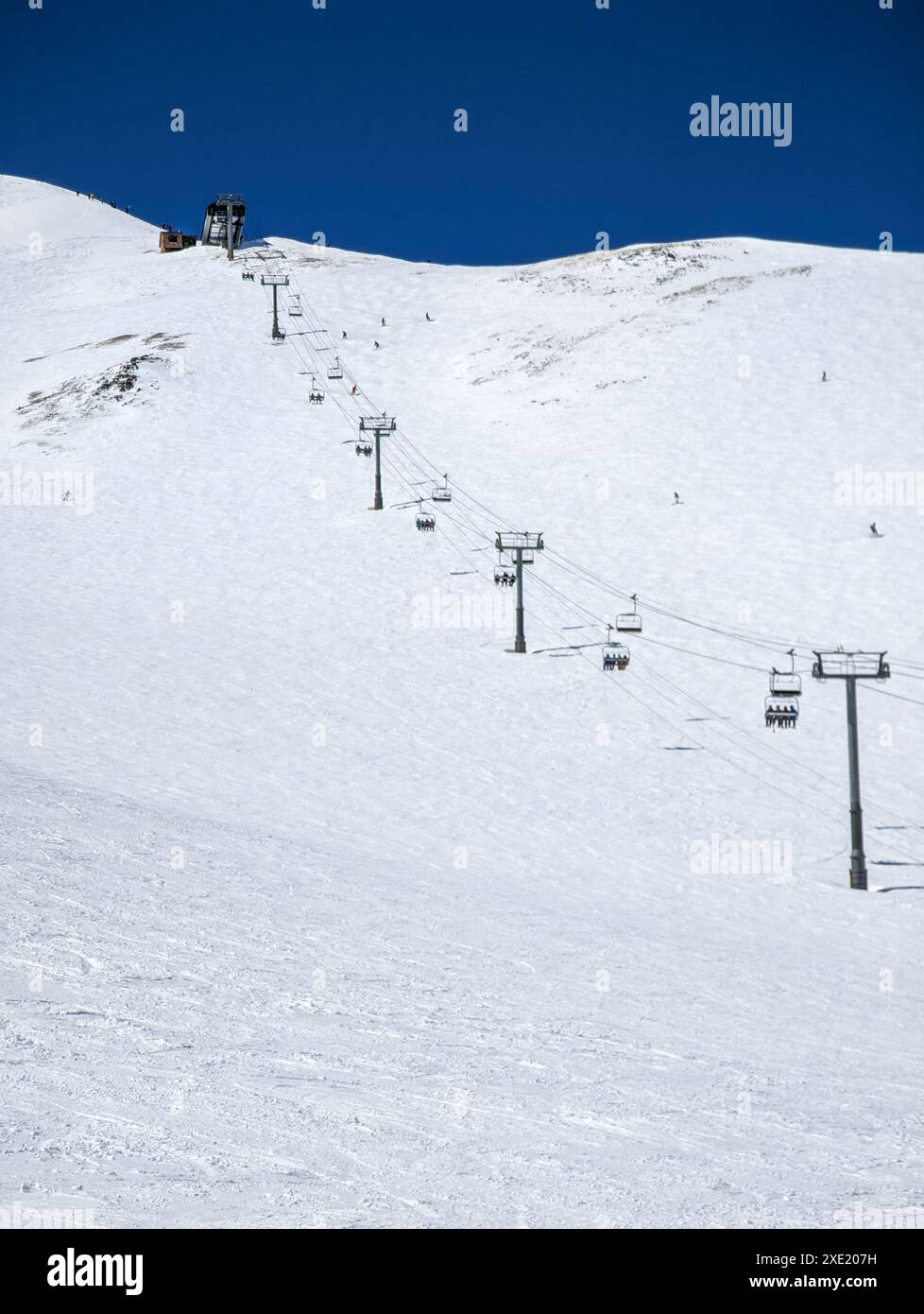 sunny day on slopes in breckenridge colorado ski resort Stock Photo - Alamy