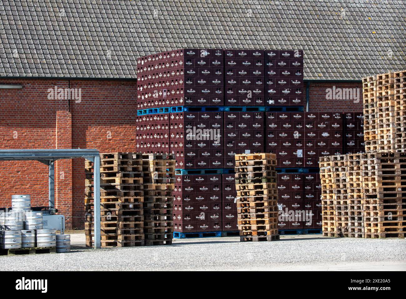 Crates of beer hi-res stock photography and images - Alamy
