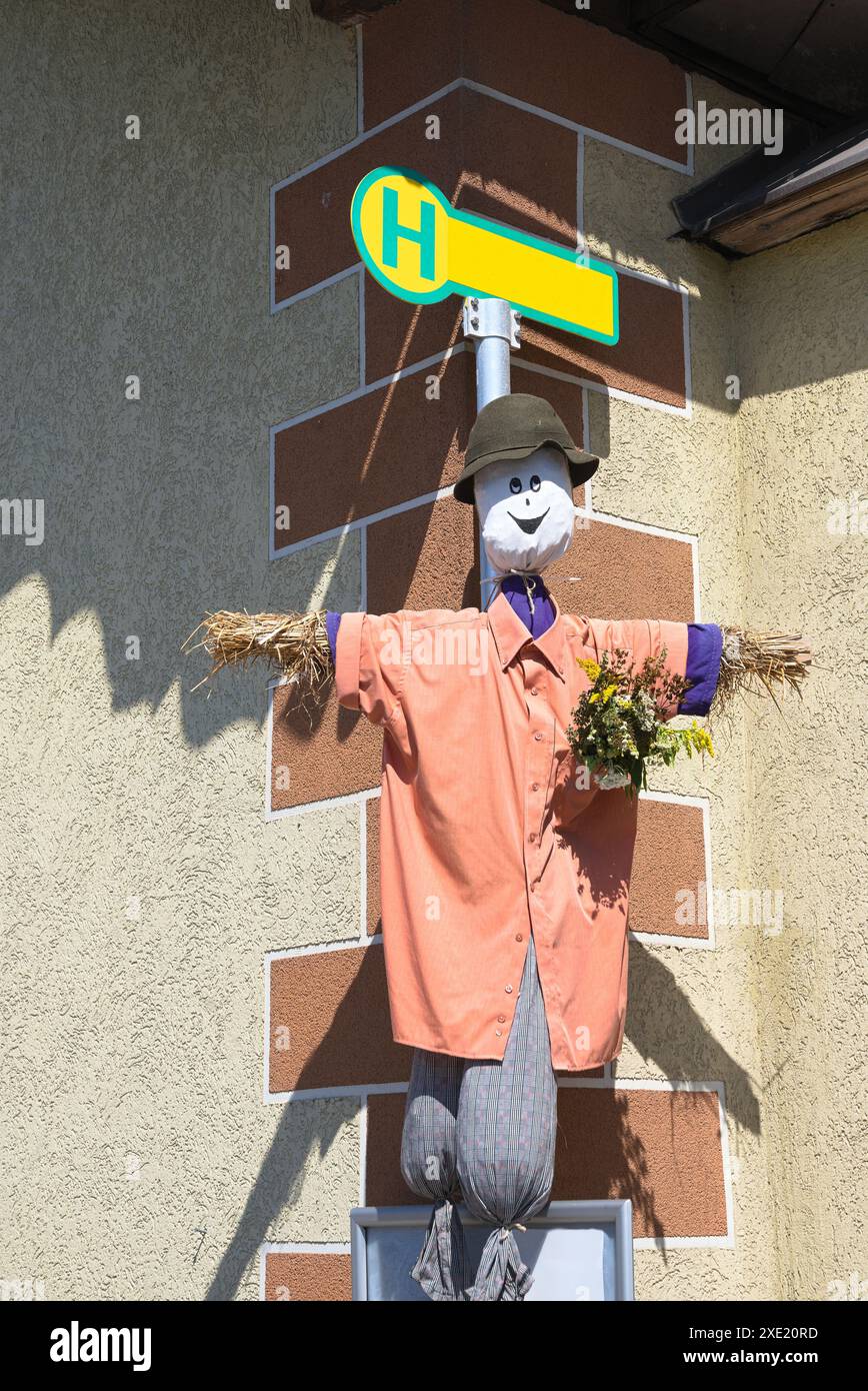 Funny straw doll waiting at bus stop - scarecrow Stock Photo - Alamy