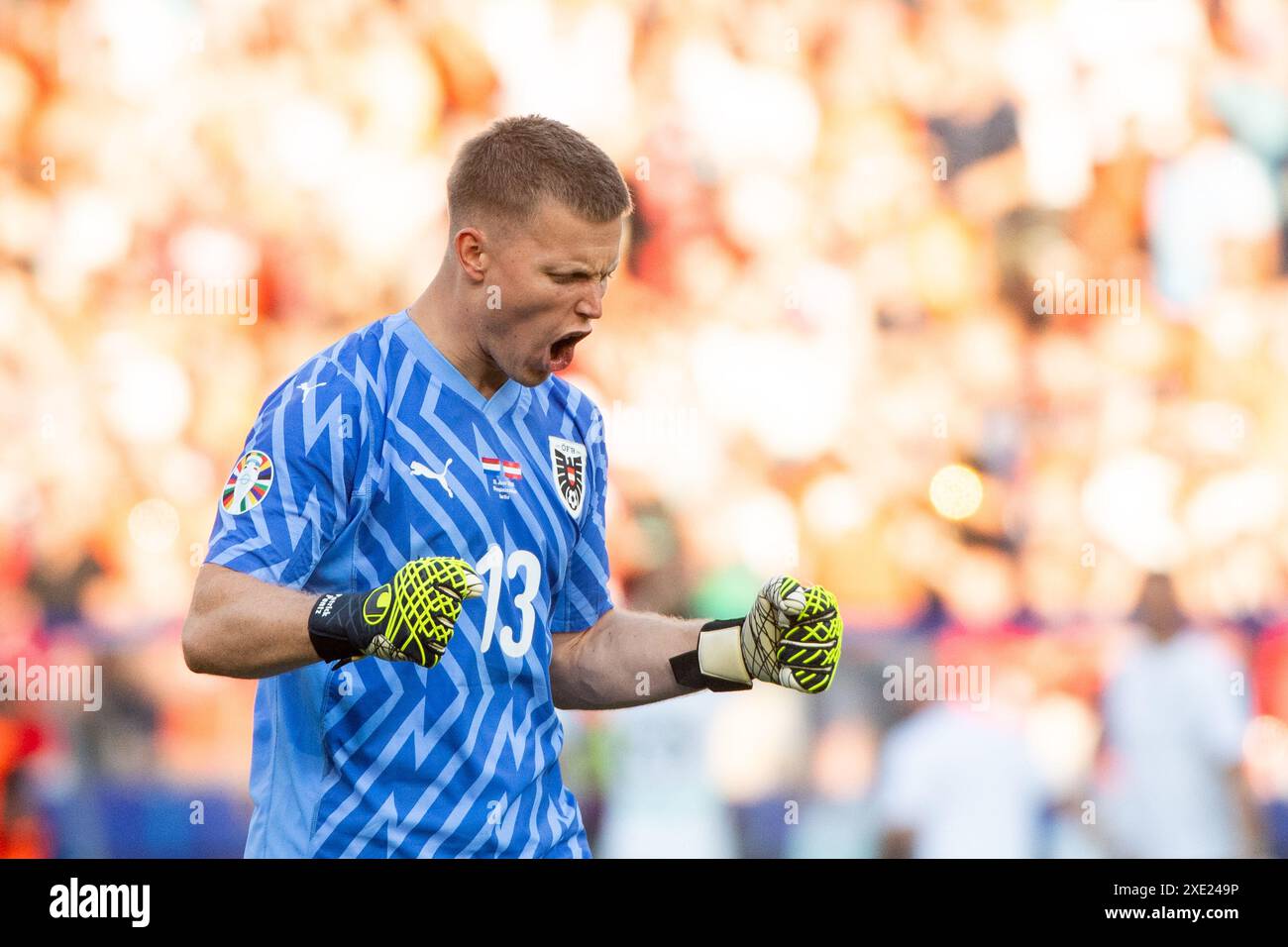 Patrick Pentz (Oesterreich, #13) jubelt ueber das Tor zum 2:3, GER ...
