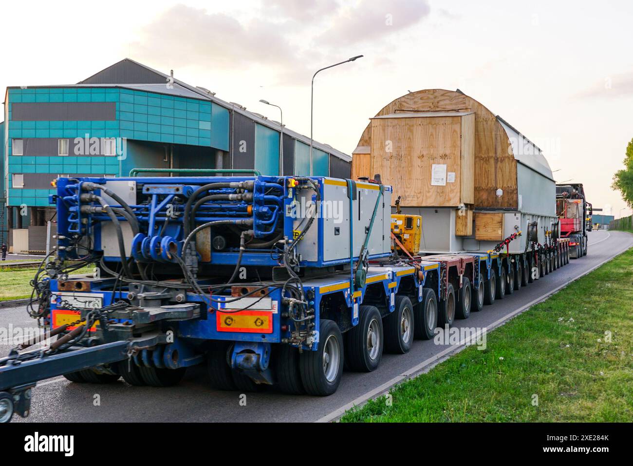 Truck trailer wheels axle hi-res stock photography and images - Alamy
