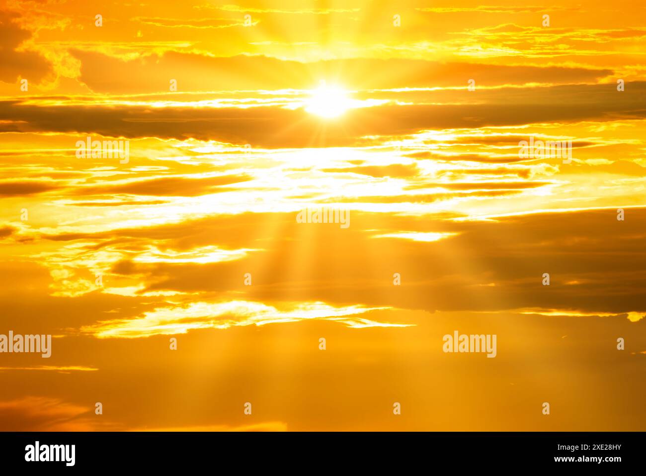 Dramatic fluffy cloudscape sun hi-res stock photography and images - Alamy