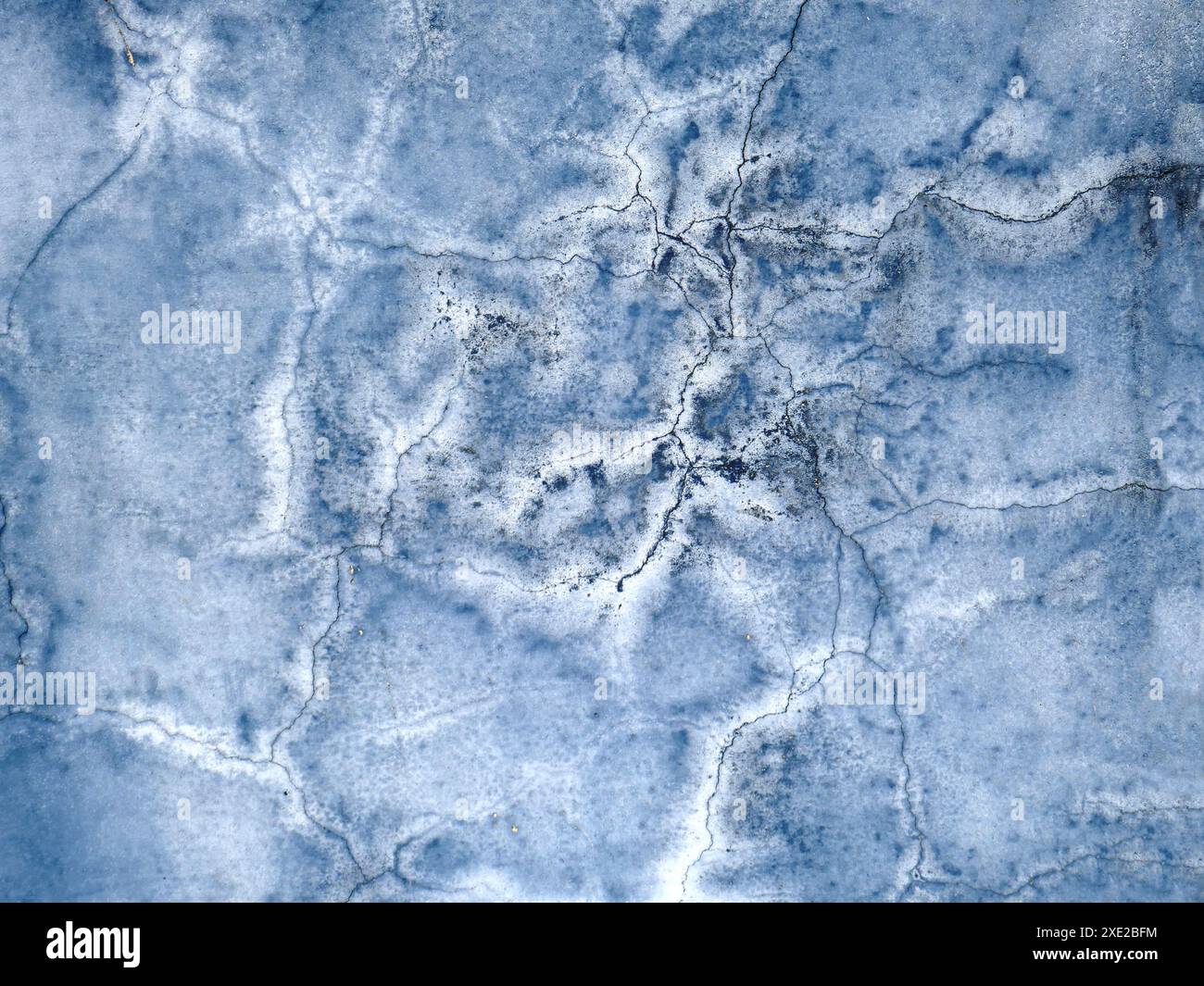Blue wall with cracks hi-res stock photography and images - Alamy