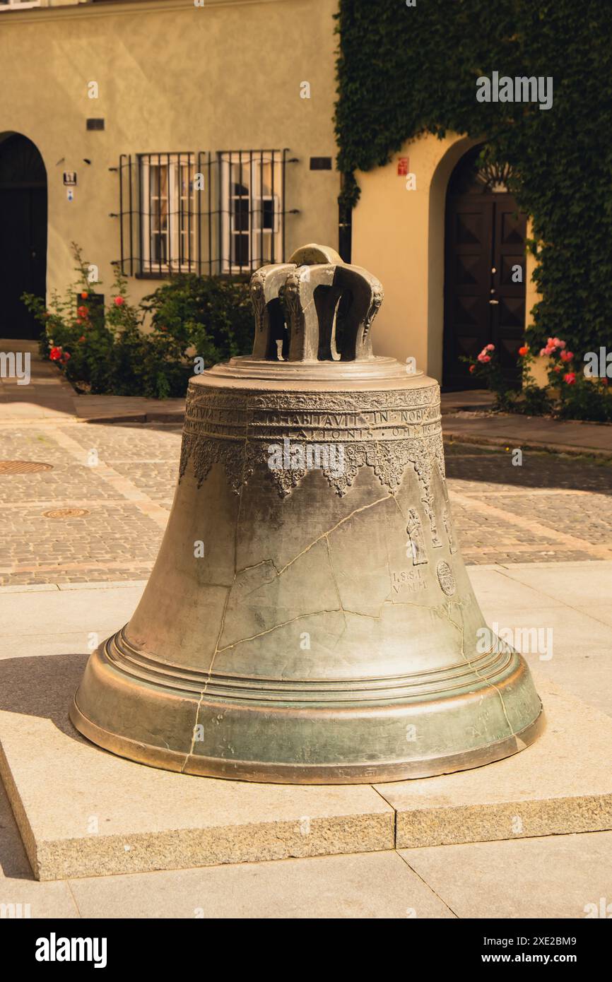 The Wishing Bronze bell in Kanonia Square in the old town of Warsaw ...