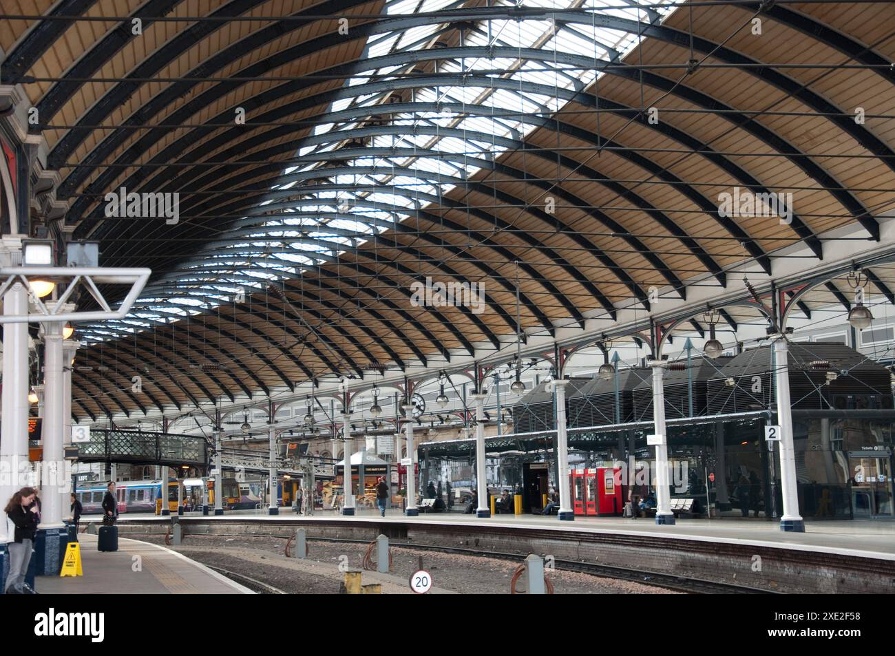 Newcastle Central Station, Newcastle upon Tyne. Platforms; people ...