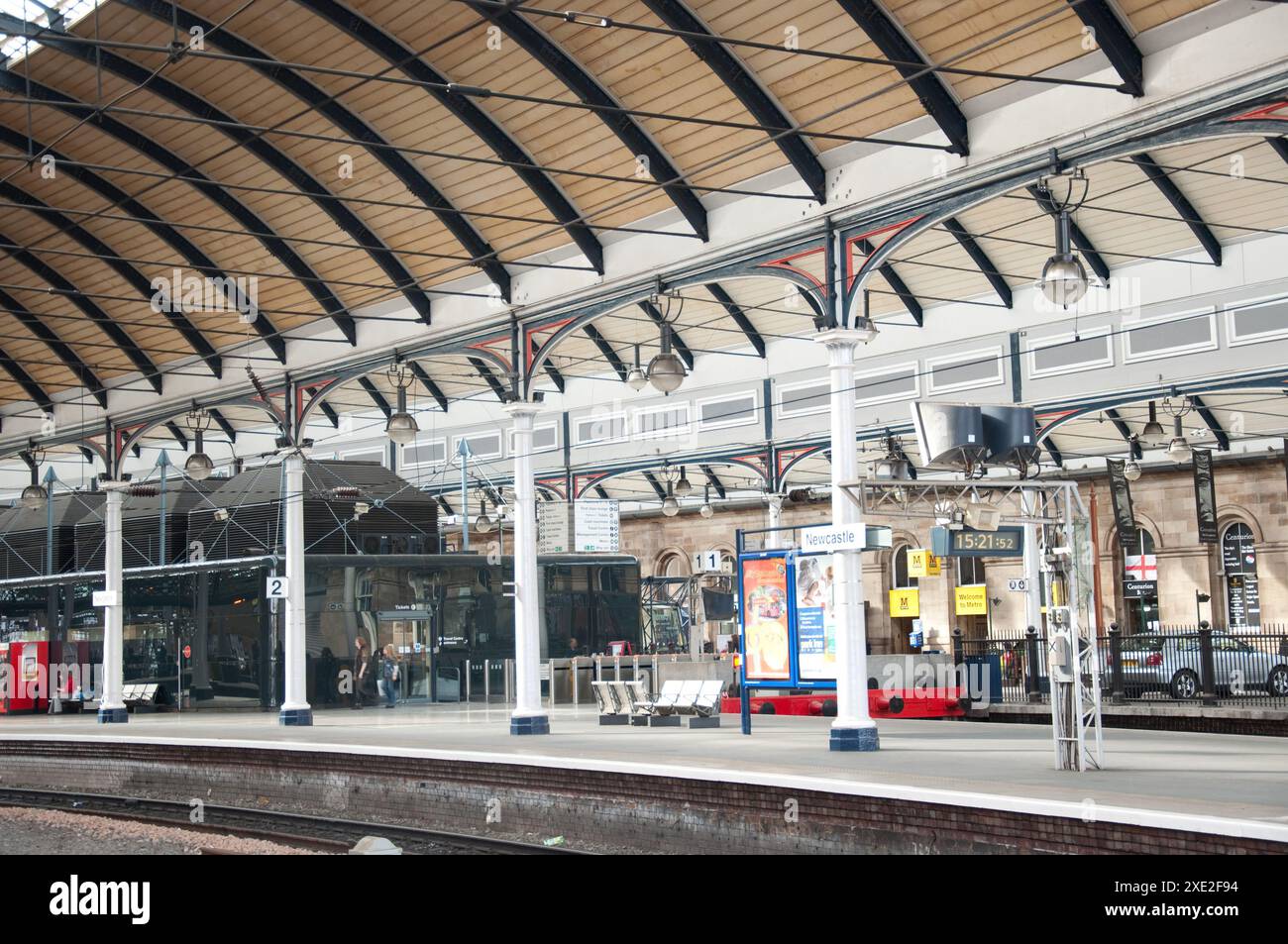 Newcastle Central Station, Newcastle upon Tyne, UK. Platforms ...