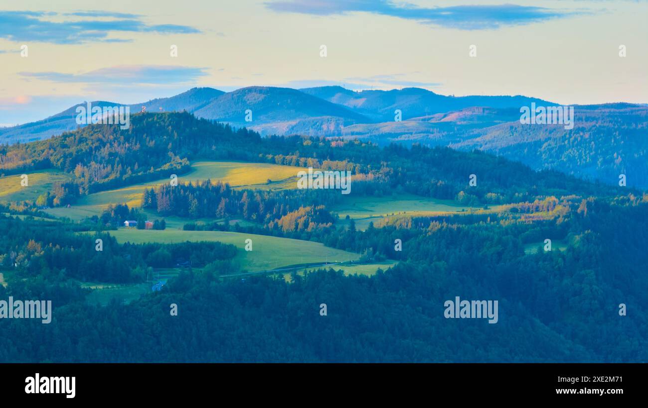 Rolling hills and forests hi-res stock photography and images - Alamy