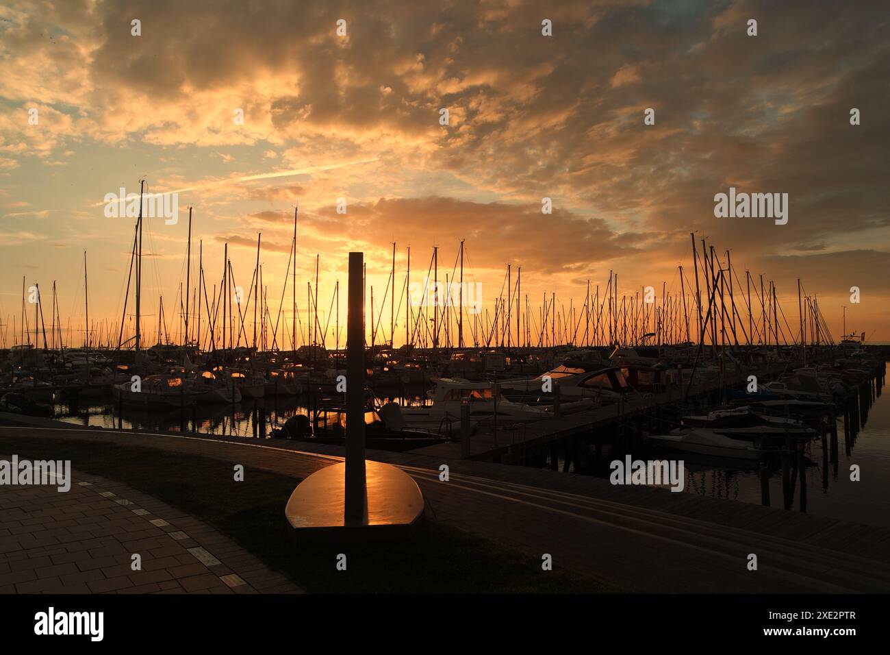 Marina boats sunrise hi-res stock photography and images - Alamy